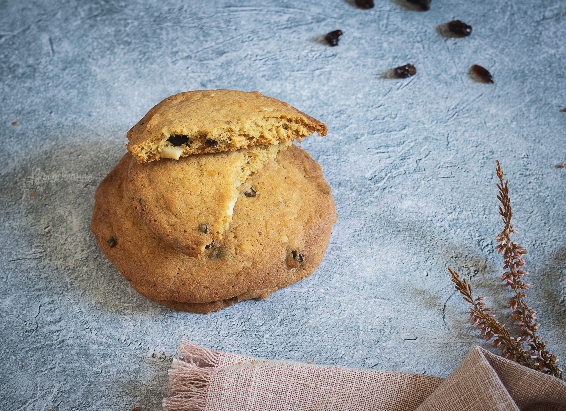 Cookies de Arándanos, Macadamias y Chocolate Blanco – Bizcocheando